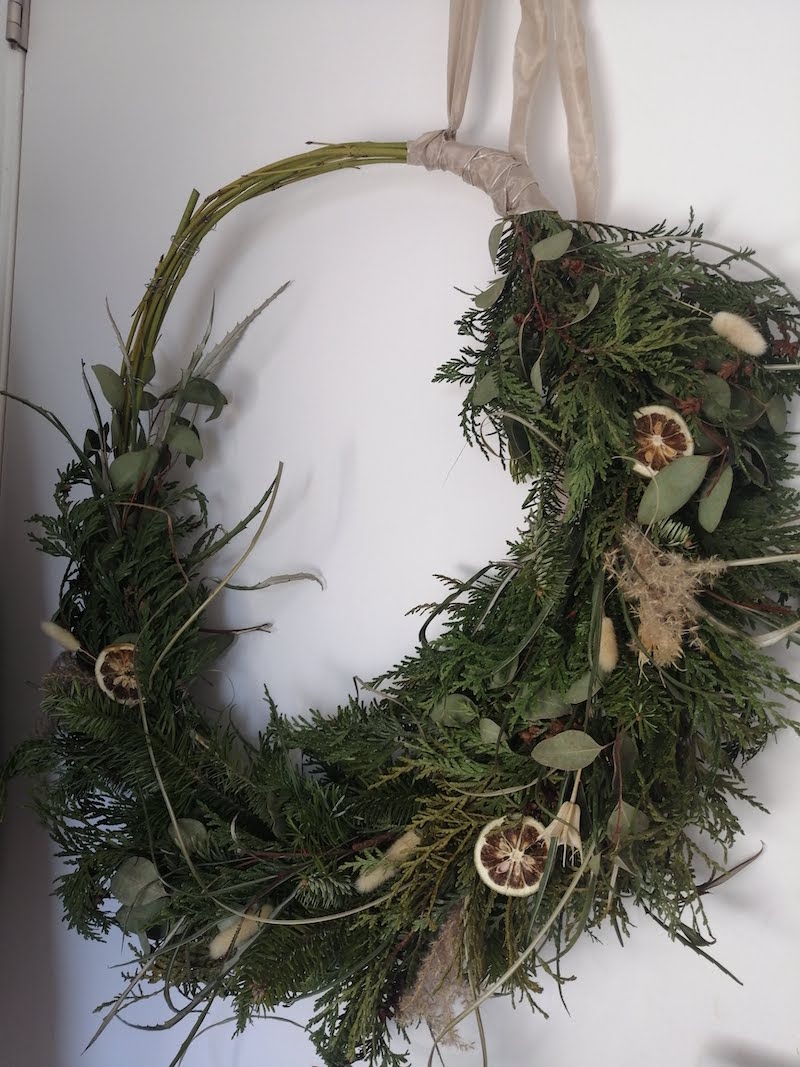 Hoe maak je zelf een kerstkrans of winterkrans? DIY kerstkrans online ...